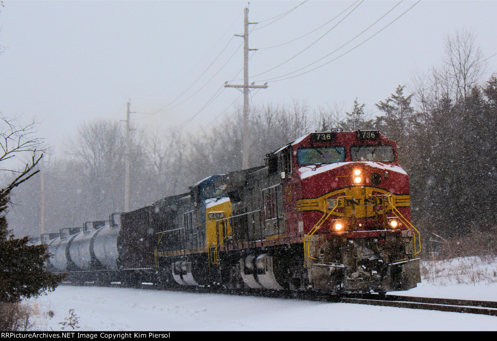 BNSF 736 CSX Train K042 Crude Oil Loads
